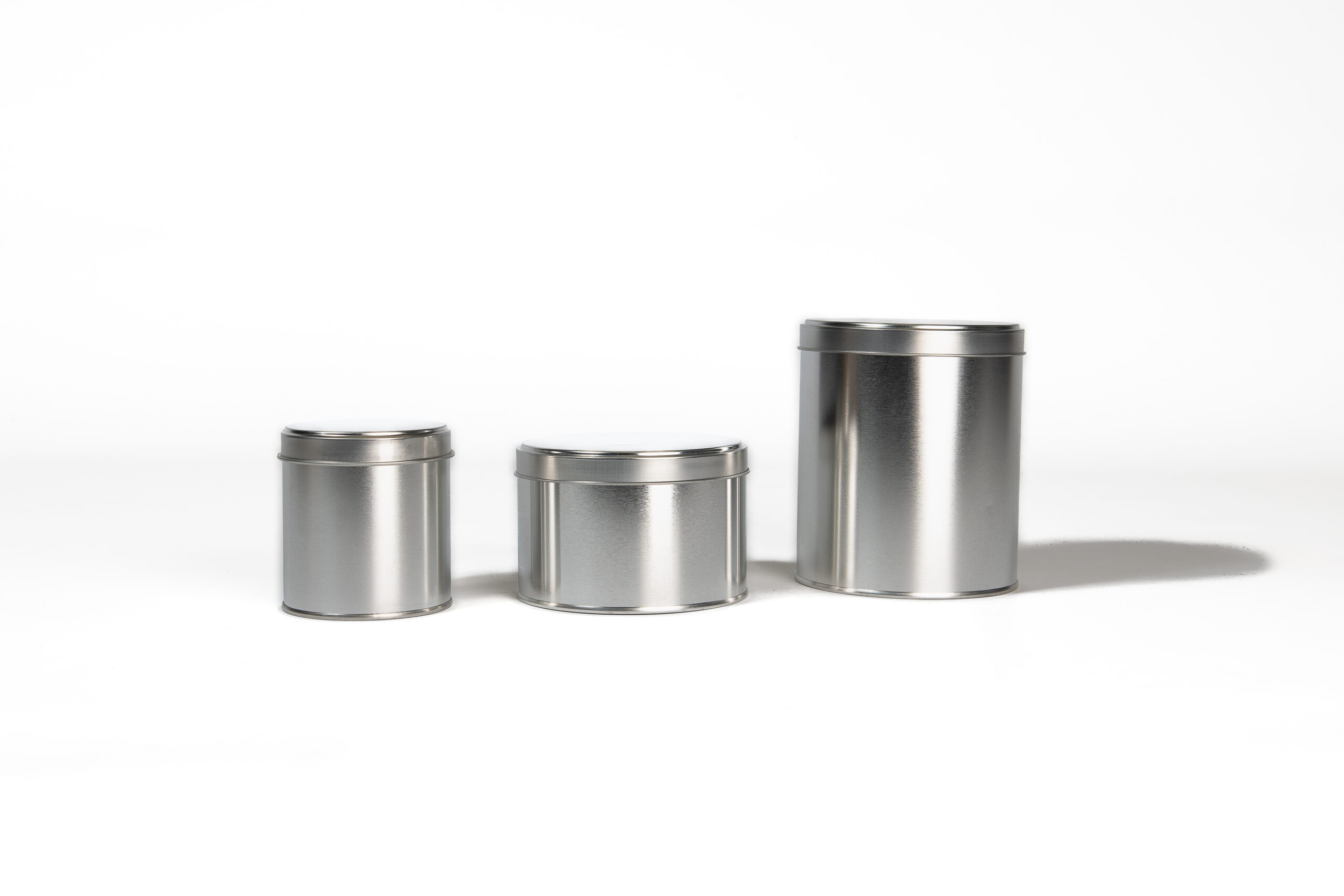 Moens Verpakkingen Cylinder-shaped cans with slide-on lid